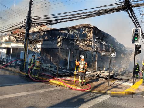 Dantesco Incendio Consume Notaría Alarcón En Pleno Centro De Temuco