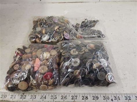 Assorted Buttons Isabell Auction