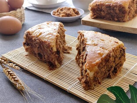 Premium Photo Homemade Chicken Floss Buns On A Wooden