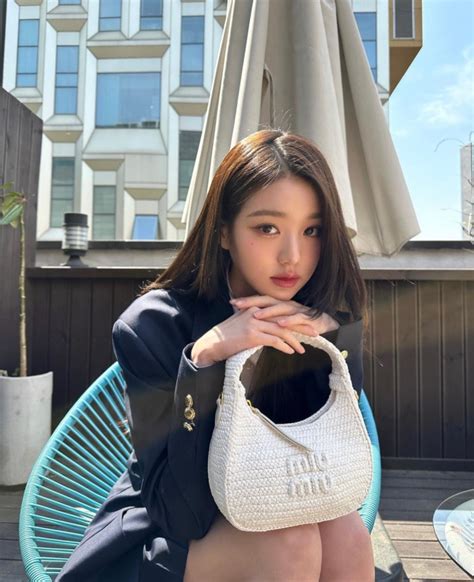 아이브 장원영 인스타그램 패션 속 미우미우 가방 And 버버리 미니 롤라백 더블에프 직구로 절반가~ 네이버 블로그