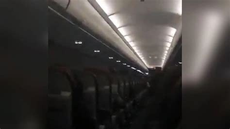 Vuelo De Terror Un Avión Pierde Un Motor En Medio De Una Tormenta Y