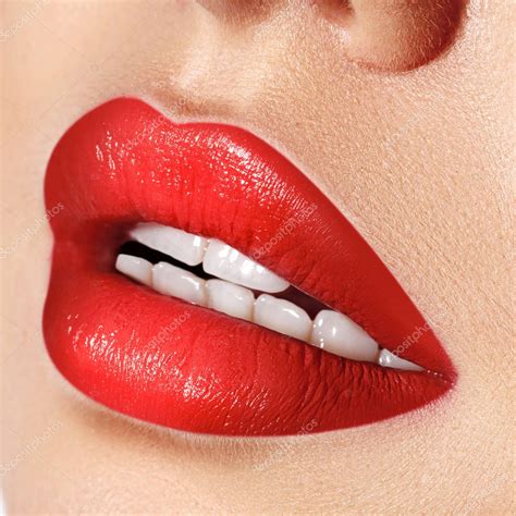 Primer Plano Macroplano De Boca Femenina Sexy Glamour Labios Rojos