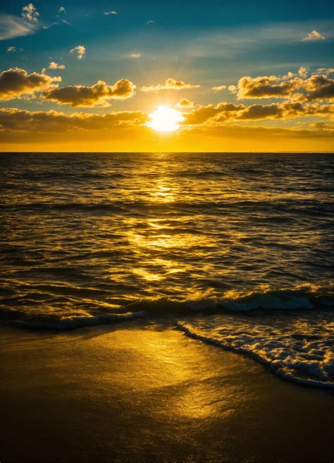 Lexica Sea Sky Sun
