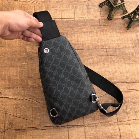 Gucci男胸包的價格推薦 2021年4月 比價比個夠biggo