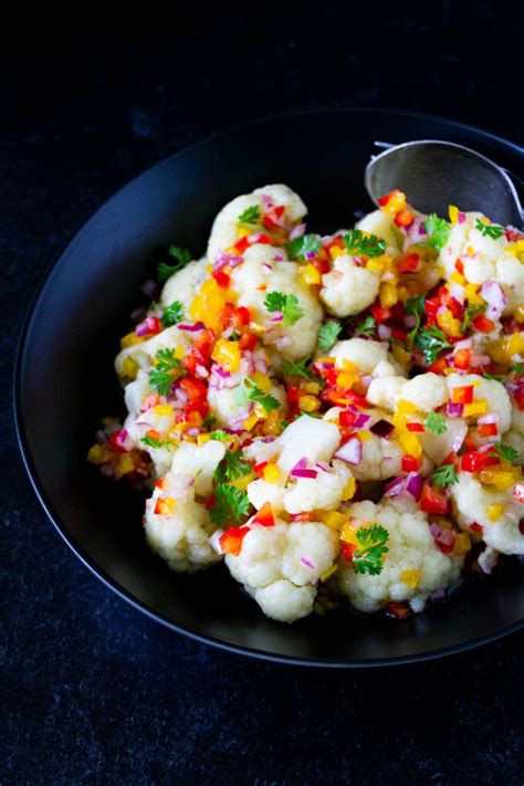 Ensalada de coliflor Guarnición colorida y deliciosa