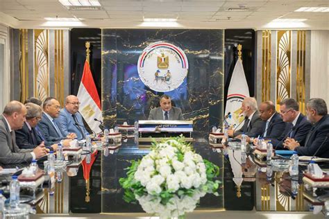 وزير الإنتاج الحربي يلتقي ممثلي شركة زيد العمانية لبحث أوجه التعاون