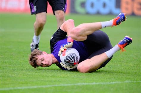Bayern Munich Sign Goalkeeper Talent Urbig From Cologne Yahoo Sports