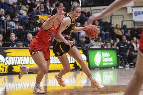 Csi Womens Hoops Jump To No 16 Indoor Track Grabs 7 National