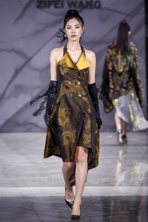 王紫菲 ZIFEI WANG王紫菲 ZIFEI WANG时装作品图片 天天时装 口袋里的时尚指南