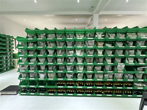 440 300 180mm Plastic Stackable Storage Bins Open Front