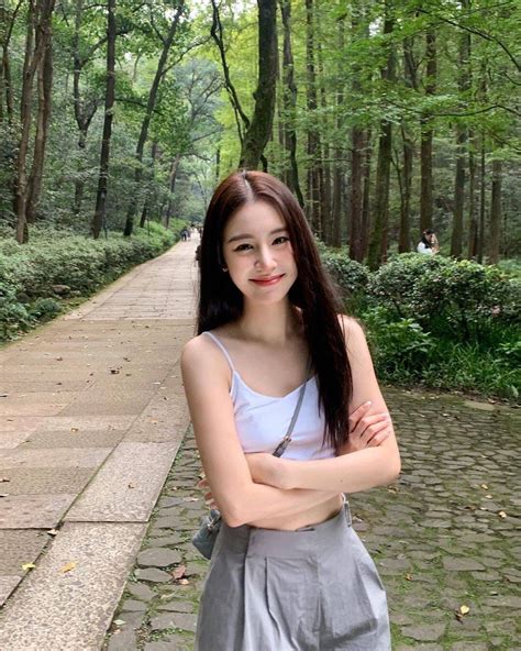 ปักพินโดย Tt ใน 美 ในปี 2024 คนสวย สาวสวย ไอเดียการตัดผม
