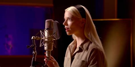 Video Watch Anya Taylor Joy Sing Downtown From The Last Night In