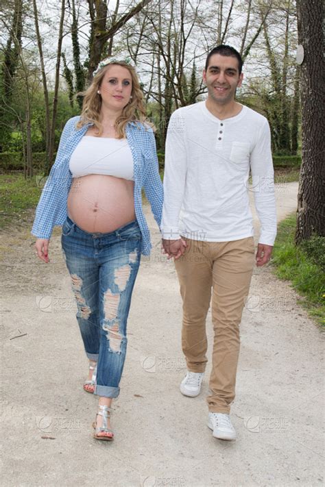 丈夫女人草地家庭父母妻子法国母亲肖像父亲