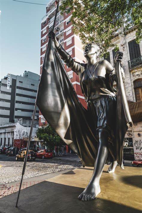 Instala un monumento que recuerda a María Remedios del Valle