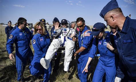 Tres Astronautas Regresan A La Tierra