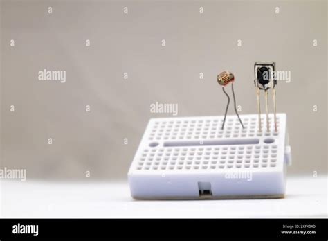 Selective Focus Of An LDR And An IR Receiver Embedded In The Project