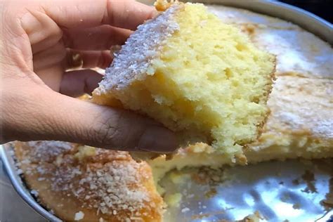 Bolo simples fofinho fácil e delicioso para seu café ou lanche todo