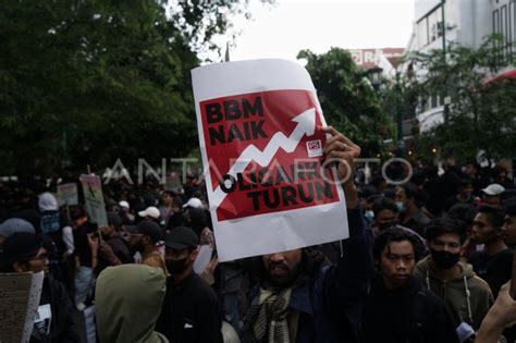 UNJUK RASA TOLAK KENAIKAN HARGA BBM DI YOGYAKARTA ANTARA Foto