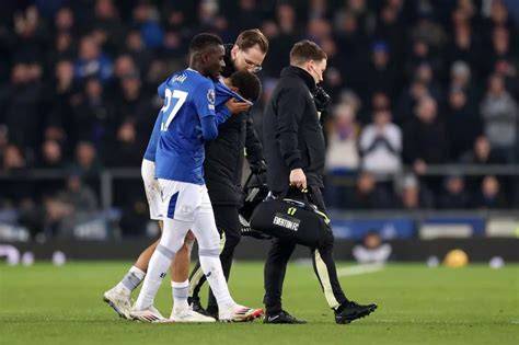 Iliman Ndiaye Injury Update Shared After Everton Forward Left Pitch In