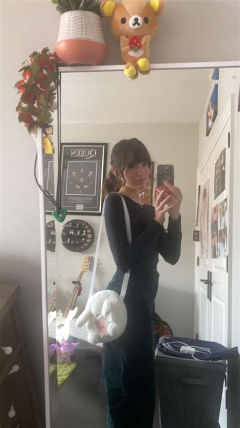 Pin By Sof On Bee Gabj Gabriella Bee Outfits Happy Womens Day Beautiful Butterfly Pictures