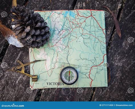 Using A Compass In Australia At Larry Hinojosa Blog