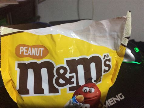 The way these MnMs opened.... : r/mildlyinfuriating