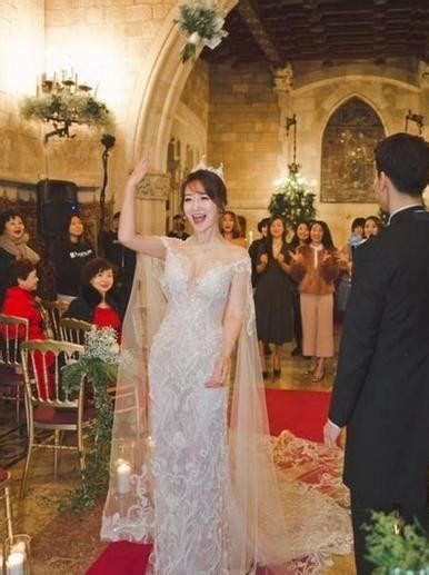 陳紫函戴向宇夫婦西班牙餵鴿，享新婚蜜月浪漫時光！ 每日頭條