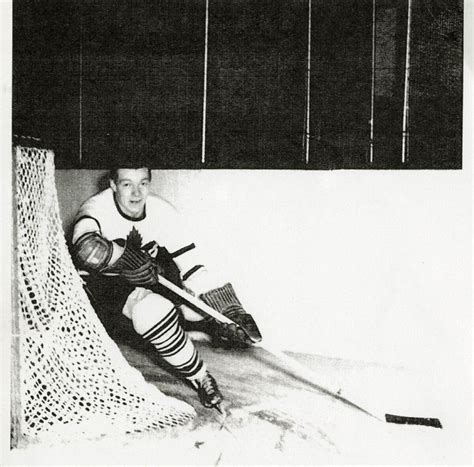 Oldest Living Toronto Maple Leaf Wally Stanowski On The Stanley Cup
