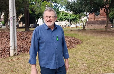 Prefeito Vanazzi visita obras de revitalização da Praça do Imigrante de