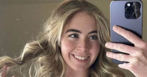 Gorgeous Onlyfans Golf Girl Gives Big Smile As She Poses In Sexy Pink