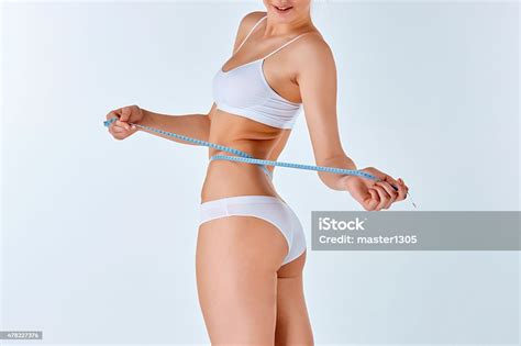 여자 쥠 징수기 측정 익숙해지세요 형태를 아주머니 아름다운 시체 무게에 대한 스톡 사진 및 기타 이미지 무게 손실 2015년 Istock