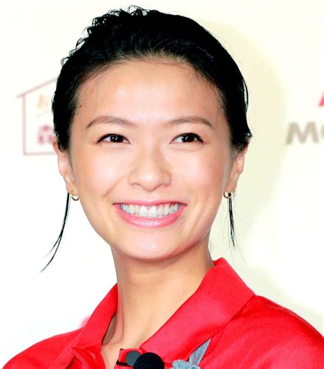 榮倉奈々、第2子出産後初の全身ショット公開スエット姿で笑顔「可愛すぎる」「美脚」 スポーツ報知