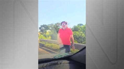 Vídeo Motorista Atira Em Veículo Durante Briga De Trânsito Em Sp Cnn