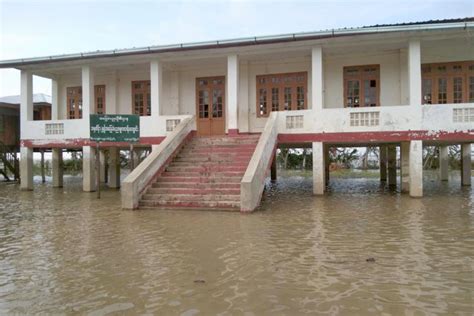 ရေနံချောင်းမြို့နယ်၌ ဧရာဝတီမြစ်ရေဝင်ရောက်မှုကြောင့် အခြေခံပညာကျောင်း ၃