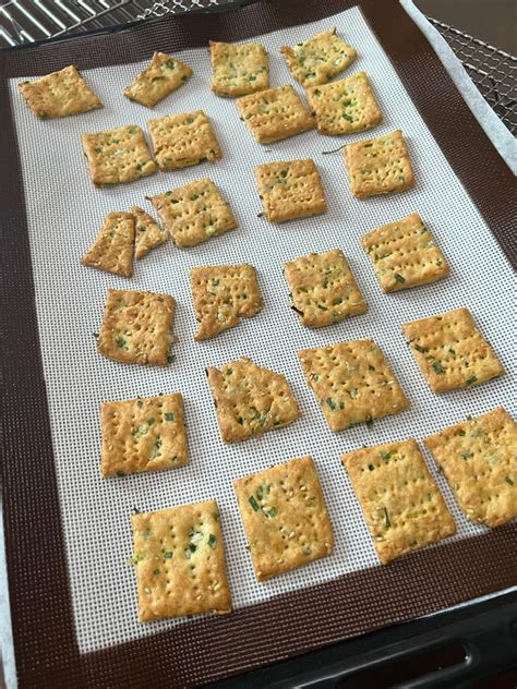 【香葱苏打饼干的做法步骤图，怎么做好吃】堇蝶下厨房