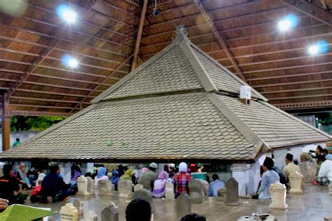Wisata Religi Dan Sejarah Makam Sunan Bonang Tuban WISATA TUBAN
