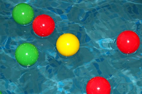 Kostenlose Foto Wasser Spielen Ballon Nass Sommer Ferien