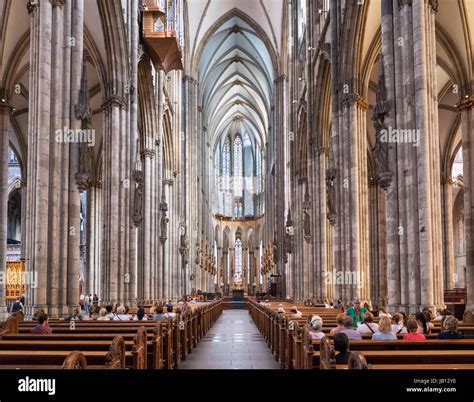La Cattedrale Di Colonia Interni Navata Centrale Del Duomo Di Colonia