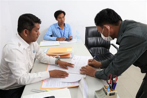 រូបភាពសកម្មភាពនៃការទទួលពាក្យសុំចុះបញ្ជីគណបក្សនយោបាយឈរឈ្មោះបោះឆ្នោត និងបញ្ជីបេក្ខជនឈរឈ្មោះ