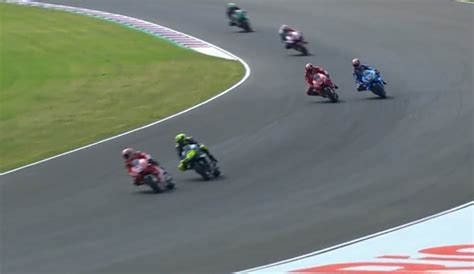 Crash MotoGP On Twitter Rins Has Fought Forward From 16th And Can See Second Place Dovizioso