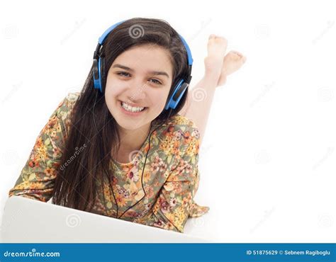 Adolescente En Auriculares Que Escucha La Música Imagen de archivo Imagen de adolescente