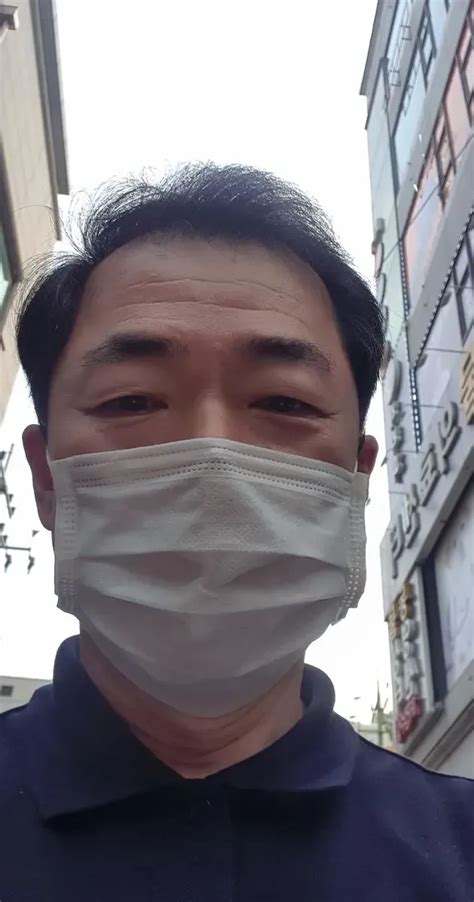 니코틴과 기름 찌든때로 심하게 오염된 집으로 윤준호 숨고 숨은고수