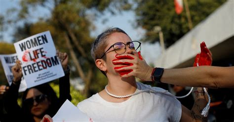 کتاب برای خورشید پس از شب‌های طولانی در گفت‌وگو با فاطمه جمال‌پور