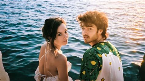 El Nuevo éxito De Netflix Es La Serie Romántica Basada En Una Novela De