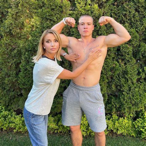 Данил Степанов Тик Ток биография сколько лет фото в полный рост рост вес откуда родом