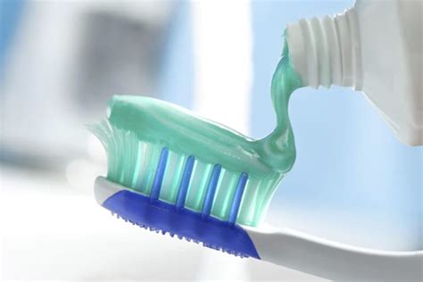 Which Teeth Whitening Toothpastes Actually Work
