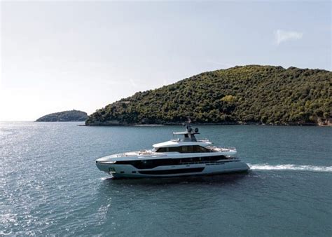 Azimut S Grande 36M Superyacht Wins Best Of Show At Fort Lauderdale S