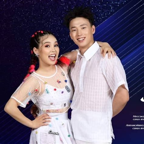 Ододтой бүжиглэе шоуны эргэн тойронд