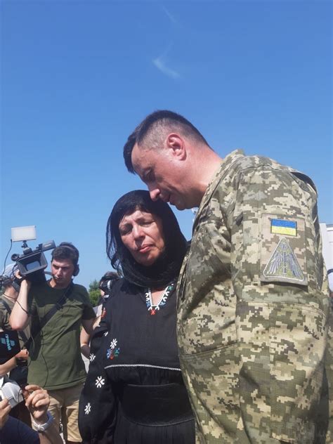 Похорон Джуса командувач ПС України пообіцяв матері пілота політ на F 16 — Ексклюзив ТСН