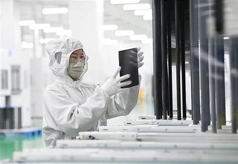 矩形硅片再掀组件提效新浪潮，210r引领组件尺寸标准化 2023年，光伏产业已成最强风口，在激烈的行业竞合发展下，产业链的每个环节都在全力降本